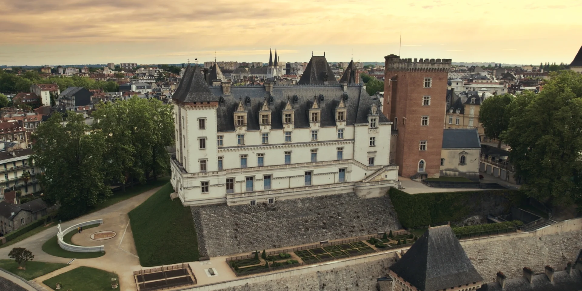 Pau Castle and the medieval quarter | Pau Pyrénées Tourisme